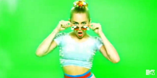 Miley Cyrus Debuts MTV VMAs 2015 Promo Clip – Watch Now! | 2015 MTV ...