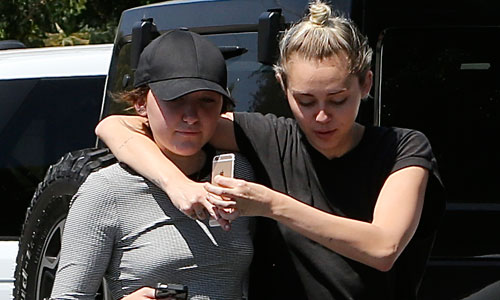Miley Cyrus Walks Arm-in-Arm With Sister Noah at Lunch | Miley Cyrus ...
