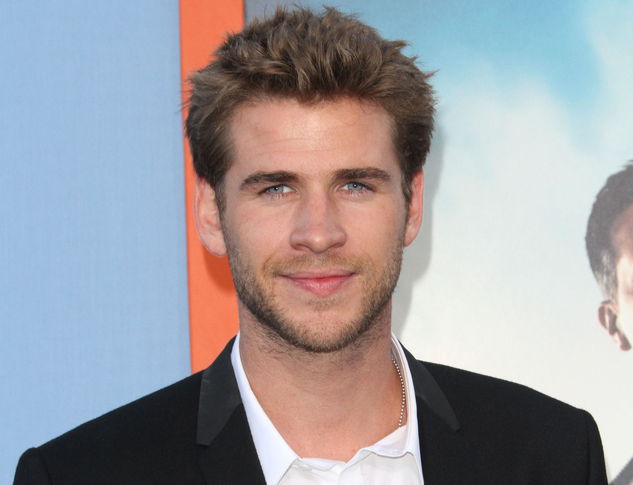 Liam Hemsworth Joins Instagram, Posts First Photo with Miss Piggy ...