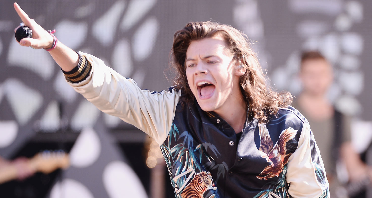 Harry Styles Took Another Epic Fall During a Concert (Video) | Harry ...