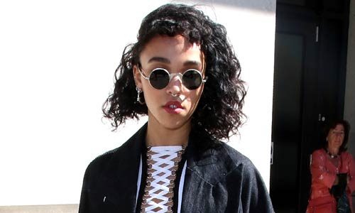 FKA twigs Sings Killer Cover of Sia’s ‘Elastic Heart’ – Watch Now ...