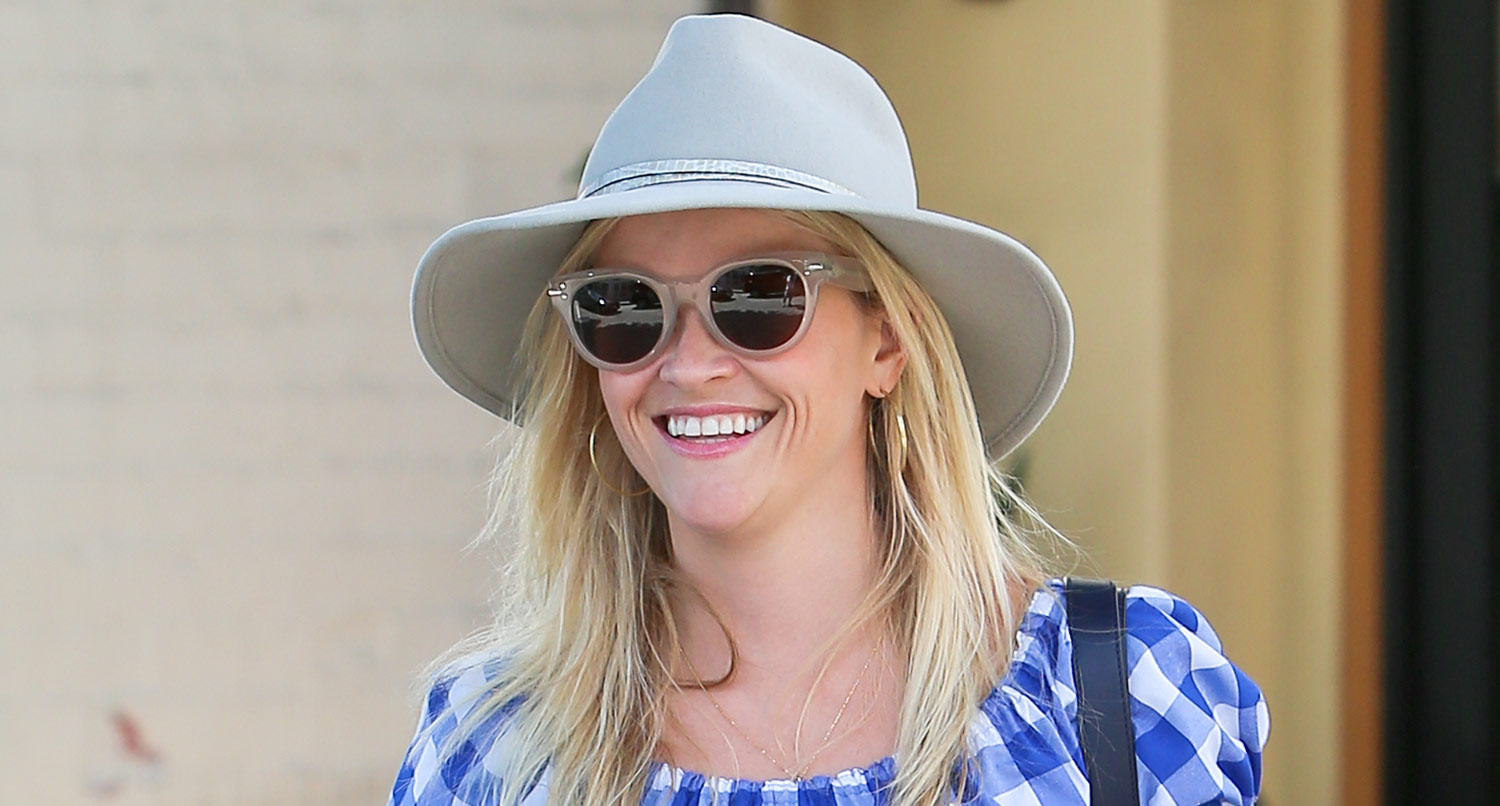 Reese Witherspoon Hangs With YouTubers Grace Helbig & Mamrie Hart ...