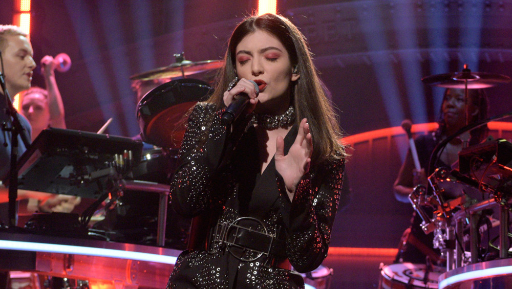 Lorde Denies Lip-Syncing During ‘SNL’ Performance | Lorde, Saturday ...