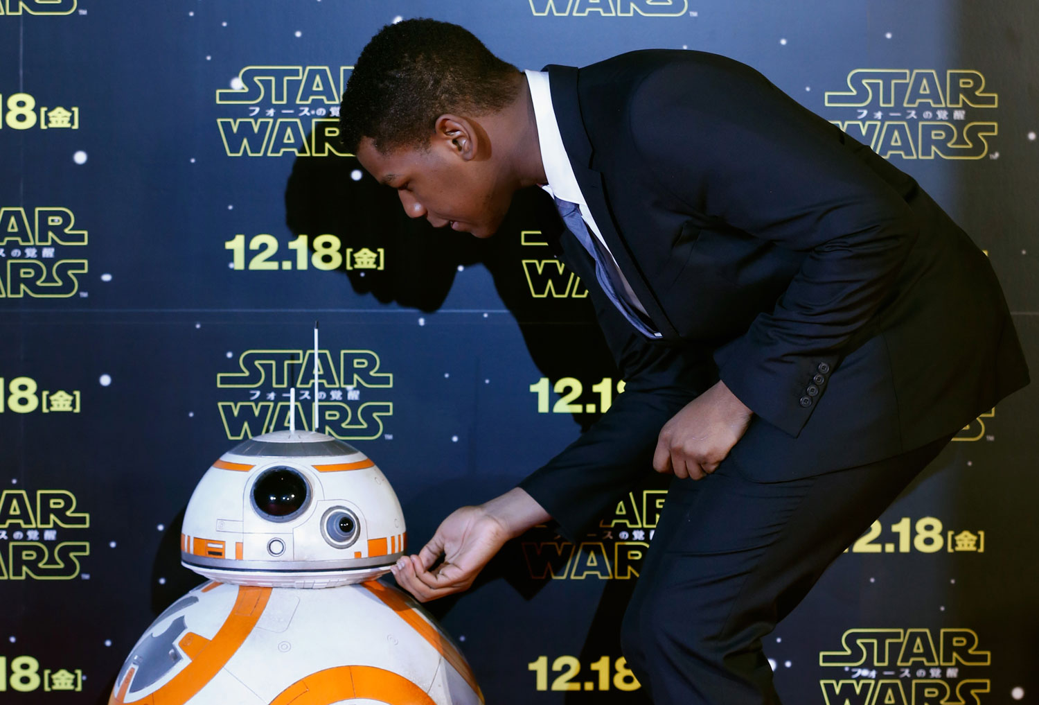 John Boyega Talked BB-8 Down From a Ledge- Watch Now | John Boyega ...