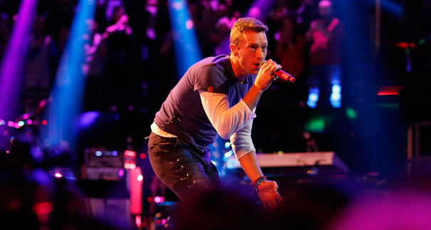 Coldplay Performs with Gorilla Dancers on ‘The Voice’ Finale! | Chris ...