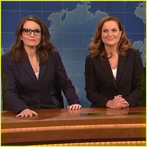 Tina Fey & Amy Poehler Reunite on Saturday Night Live’s ‘Weekend Update’ Desk – Watch All the ...