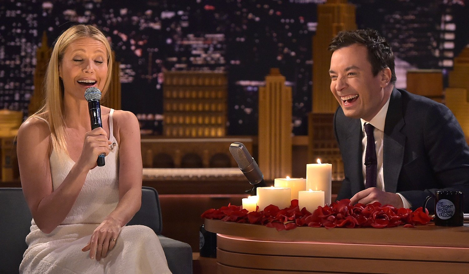 Gwyneth Paltrow Sings Awkward Texts with Jimmy Fallon! | Gwyneth ...
