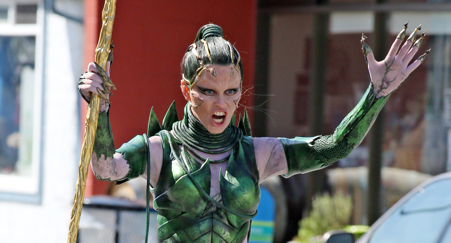 Elizabeth Banks Gets Into Action as Rita Repulsa on ‘Power Rangers’ Set ...