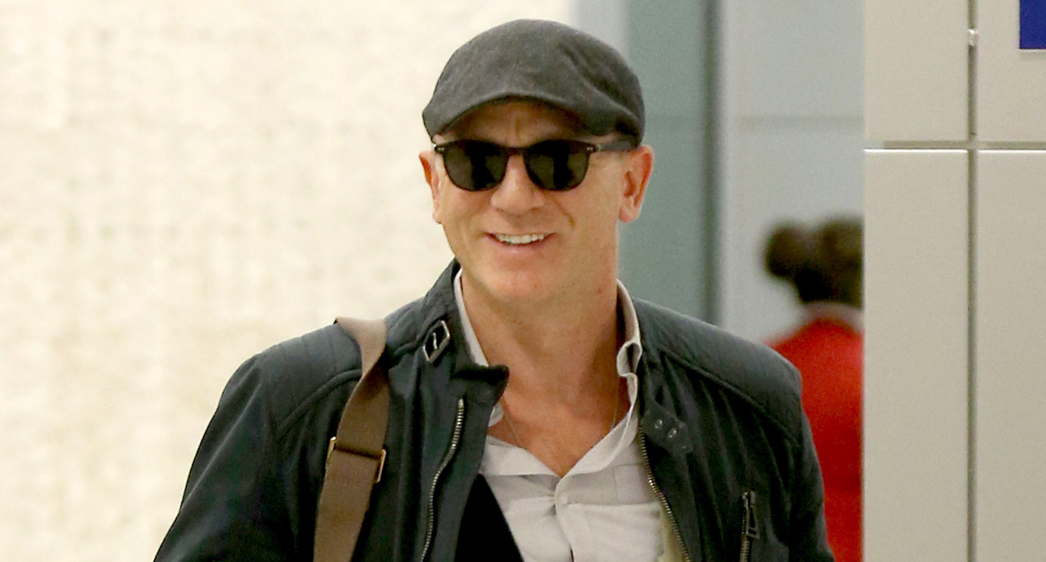Daniel Craig Flashes a Big Smile After Arriving in New York | Daniel ...
