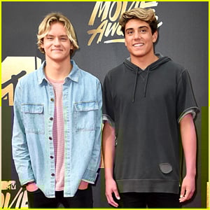 ‘Damn Daniel’ Lara Wears White Vans to MTV Movie Awards 2016 | 2016 MTV ...