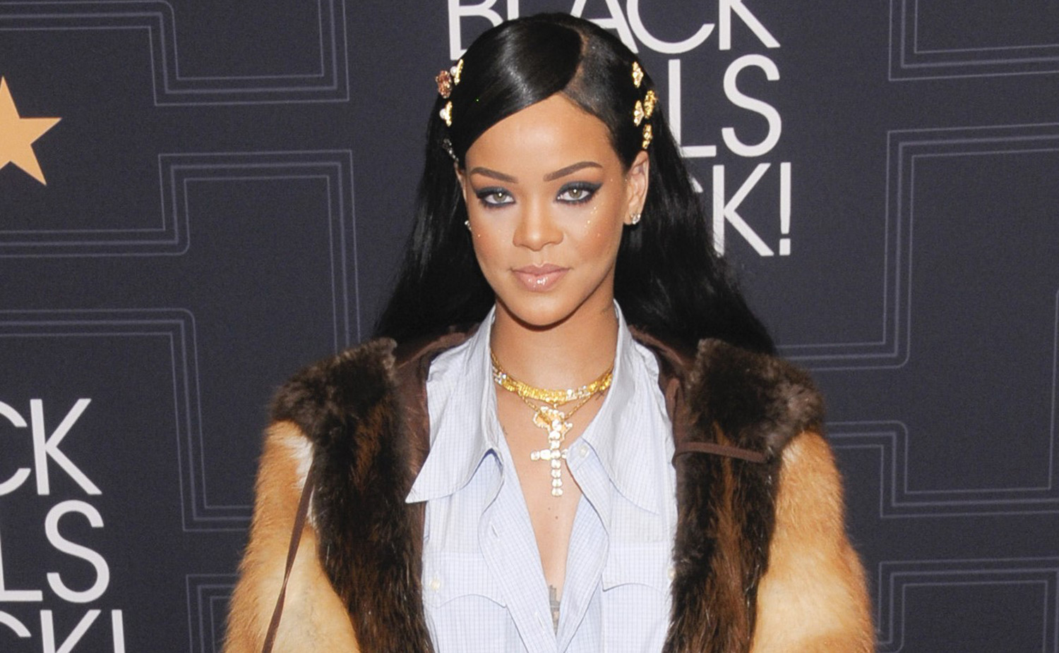 Rihanna Gets the Rock Star Award at BET’s Black Girls Rock! Event ...