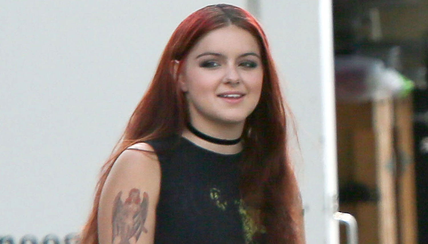 Ariel Winter Wears Crop Top & Tiny Shorts for New Movie | Ariel Winter ...