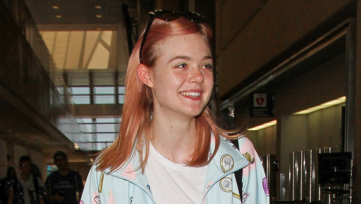 Elle Fanning Debuts New Pink Hair Color! | Elle Fanning : Just Jared