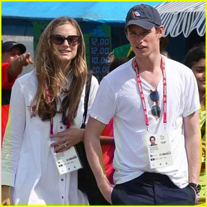 Eddie Redmayne & Wife Hannah Hit Up U.S. Olympic Beach Volleyball Game ...
