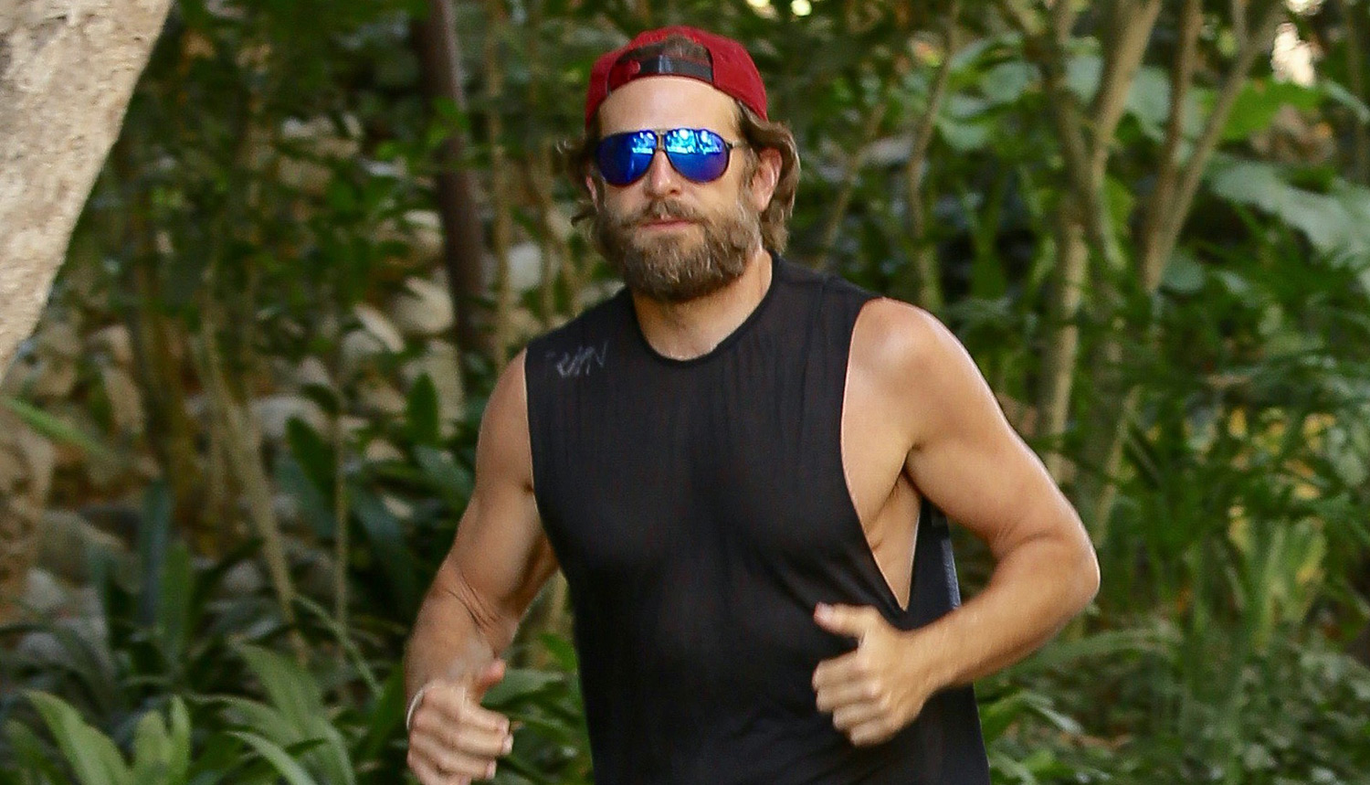Bradley Cooper Sports Scruffy Beard for Beachside Run | Bradley Cooper ...