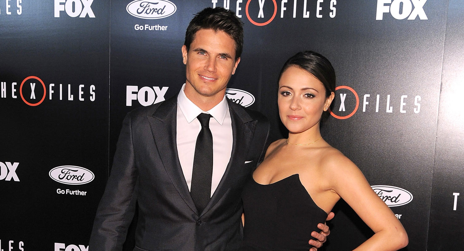 Robbie Amell & Italia Ricci Are Married! | Italia Ricci, Robbie Amell ...
