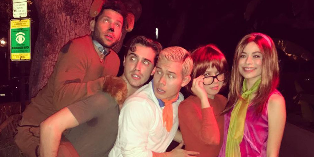 Miranda Cosgrove & Jennette McCurdy Reunite For Scooby Doo Group ...