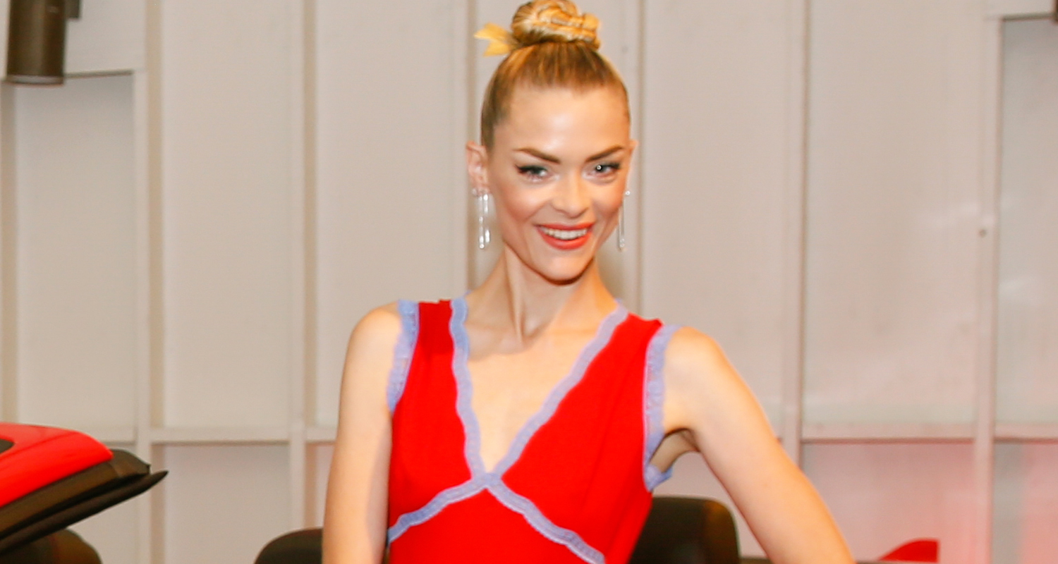 Jaime King Isn’t Too Fond Of Christmas In New Hallmark Movie ‘The ...