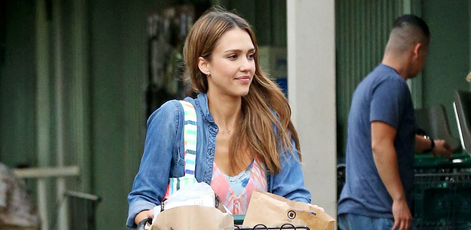 Jessica Alba Stocks Up on Fireworks for New Year’s Eve in Hawaii ...