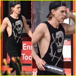 Austin Butler Flexes His Muscles Outside the Gym | Austin Butler | Just ...
