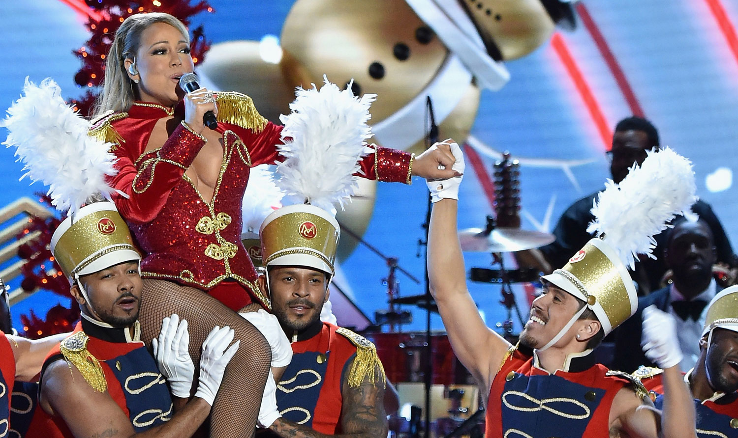 Mariah Carey Holds Bryan Tanaka’s Hand On Stage at Christmas Concert ...