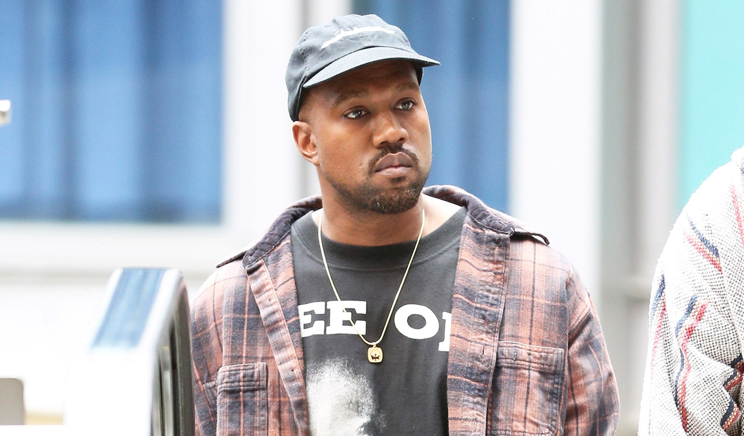 Kanye West Catches a Movie on Christmas Eve! | Kanye West : Just Jared