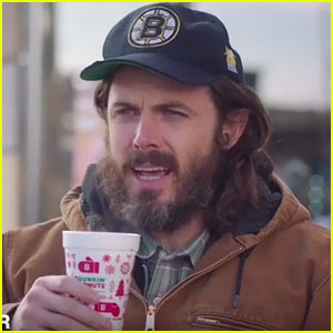 VIDEO: Casey Affleck is Dunkin Donuts Most Obnoxious Customer in ‘SNL ...