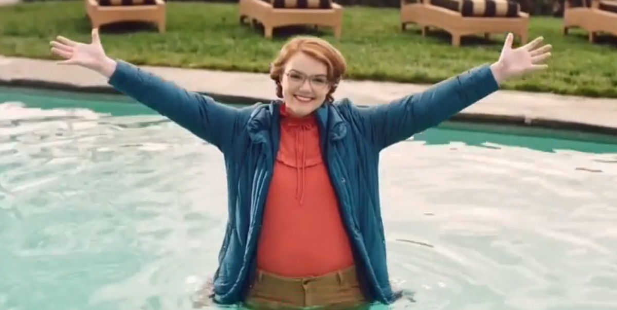 Stranger Things’ Barb is Alive in Golden Globes 2017 Opening! | 2017 ...