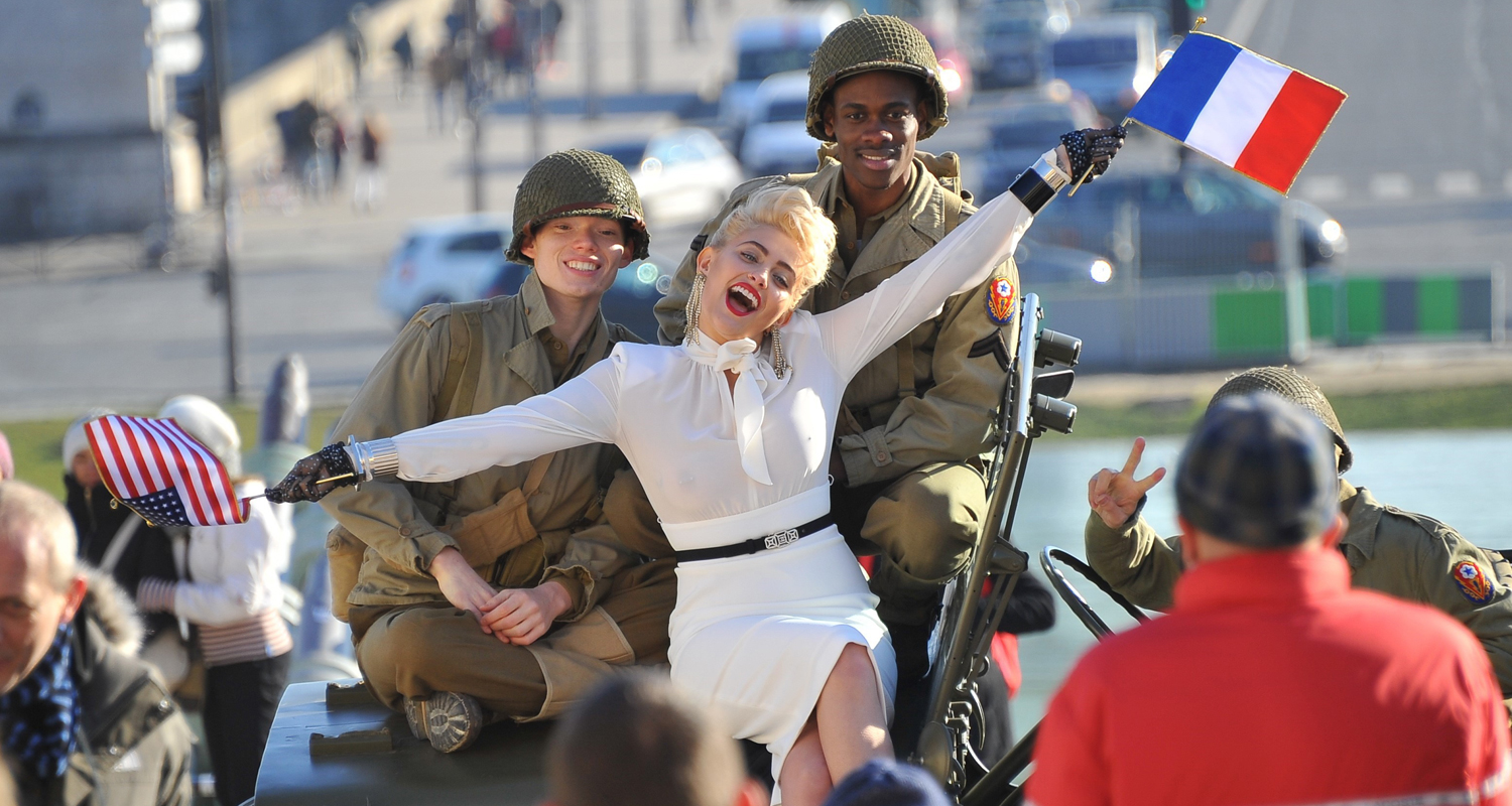Paris Jackson Arrives in France With Boyfriend Michael Snoddy For ...