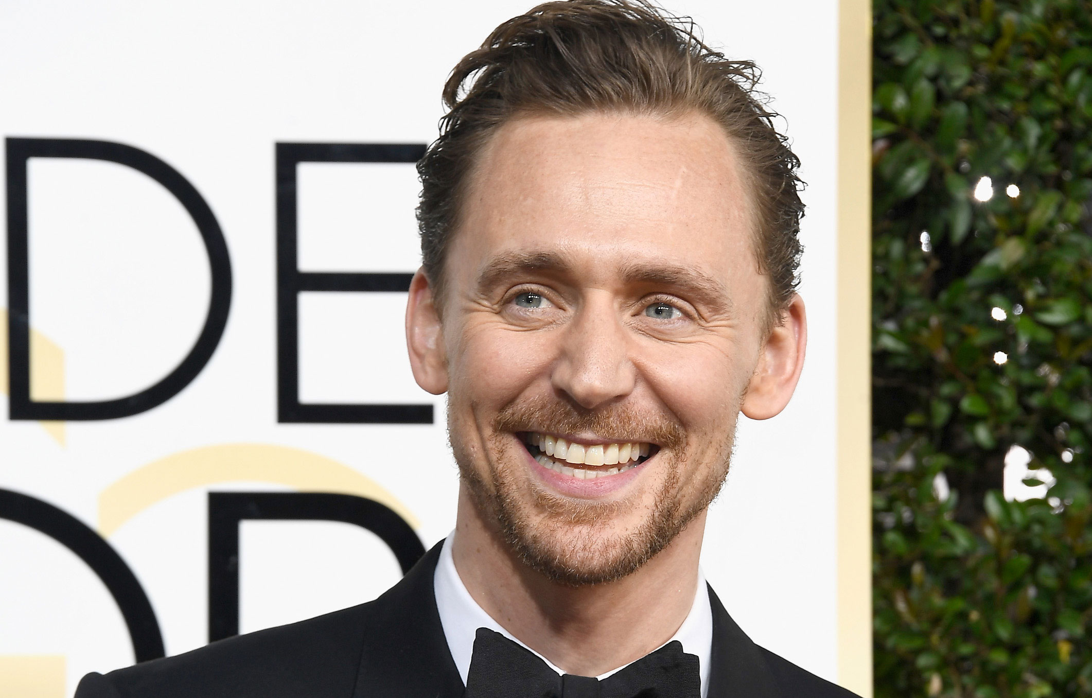 Tom Hiddleston Wins Best Miniseries Actor at Golden Globes 2017 | 2017 ...
