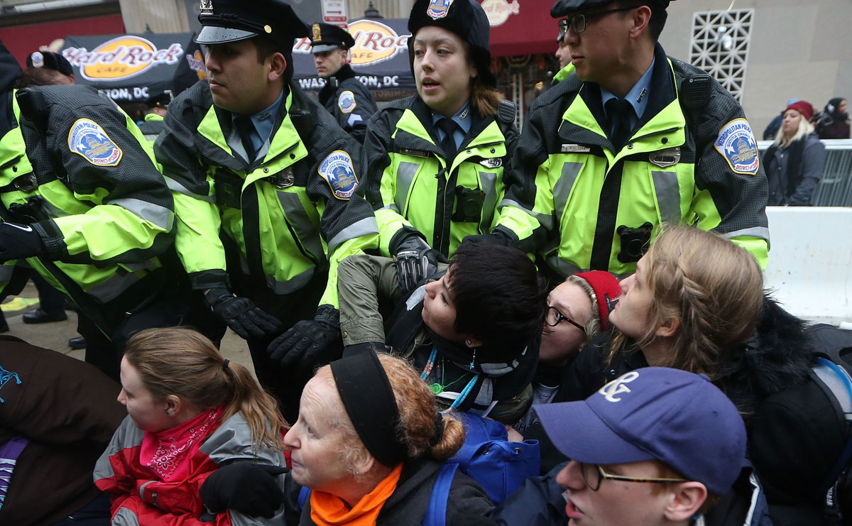 VIDEO: Protests Break Out in Washington DC on Inauguration Day | 2017 ...