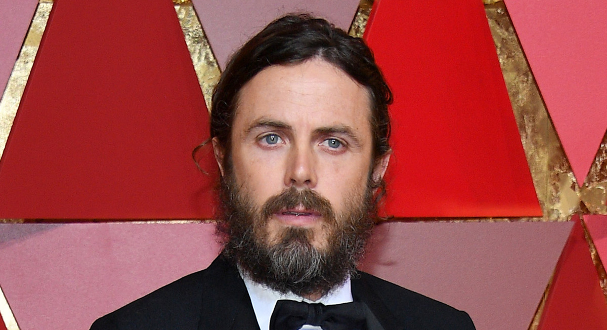 Casey Affleck Explains His Beard on Oscars 2017 Red Carpet | 2017 Oscars, Casey Affleck, Oscars ...