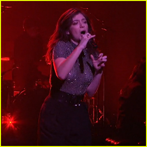 Lorde Brings Her Unique Dance Moves To ‘SNL’ While Performing ‘Green ...