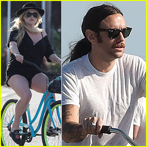Kesha & Boyfriend Brad Ashenfelter Ride Bikes During Venice Beach Date ...