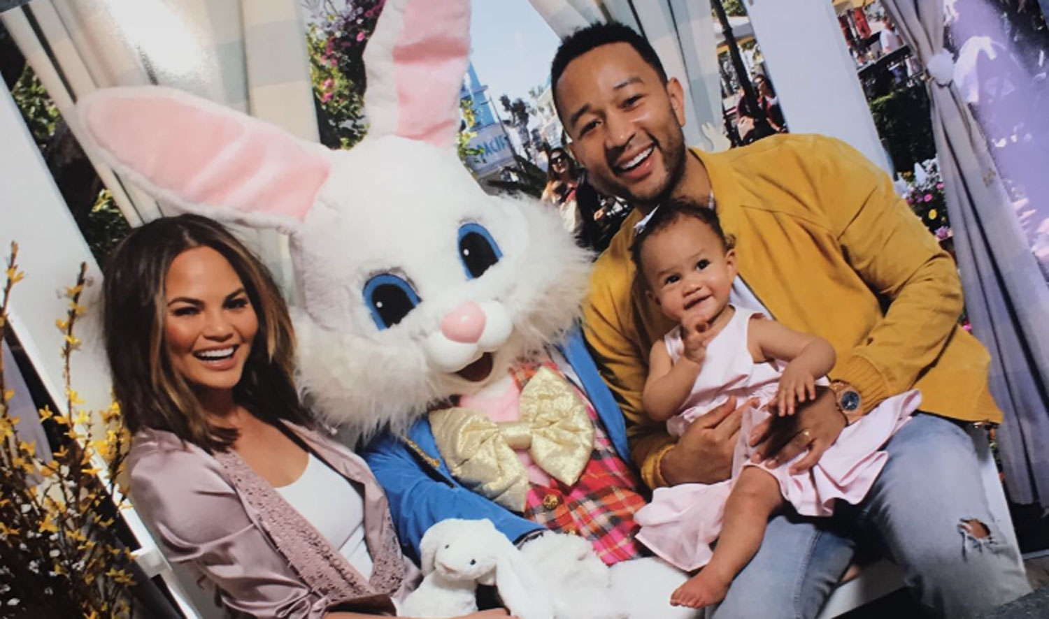 Chrissy Teigen & John Legend’s Daughter Luna Meets the Easter Bunny ...