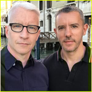 Anderson Cooper & Partner Benjamin Maisani Share Selfies From Venice ...