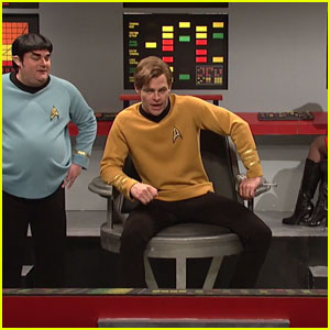 Chris Pine Brings ‘Star Trek’ to ‘Saturday Night Live’ Skit (Videos) | Chris Pine, Saturday ...