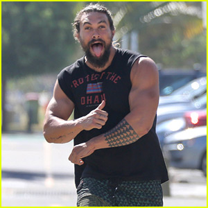 Jason Momoa Flexes His Huge Biceps for the Camera! | Jason Momoa | Just ...