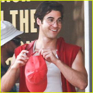 Darren Criss Flaunts His Biceps on ‘Versace’ Set | American Crime Story, Darren Criss : Just ...