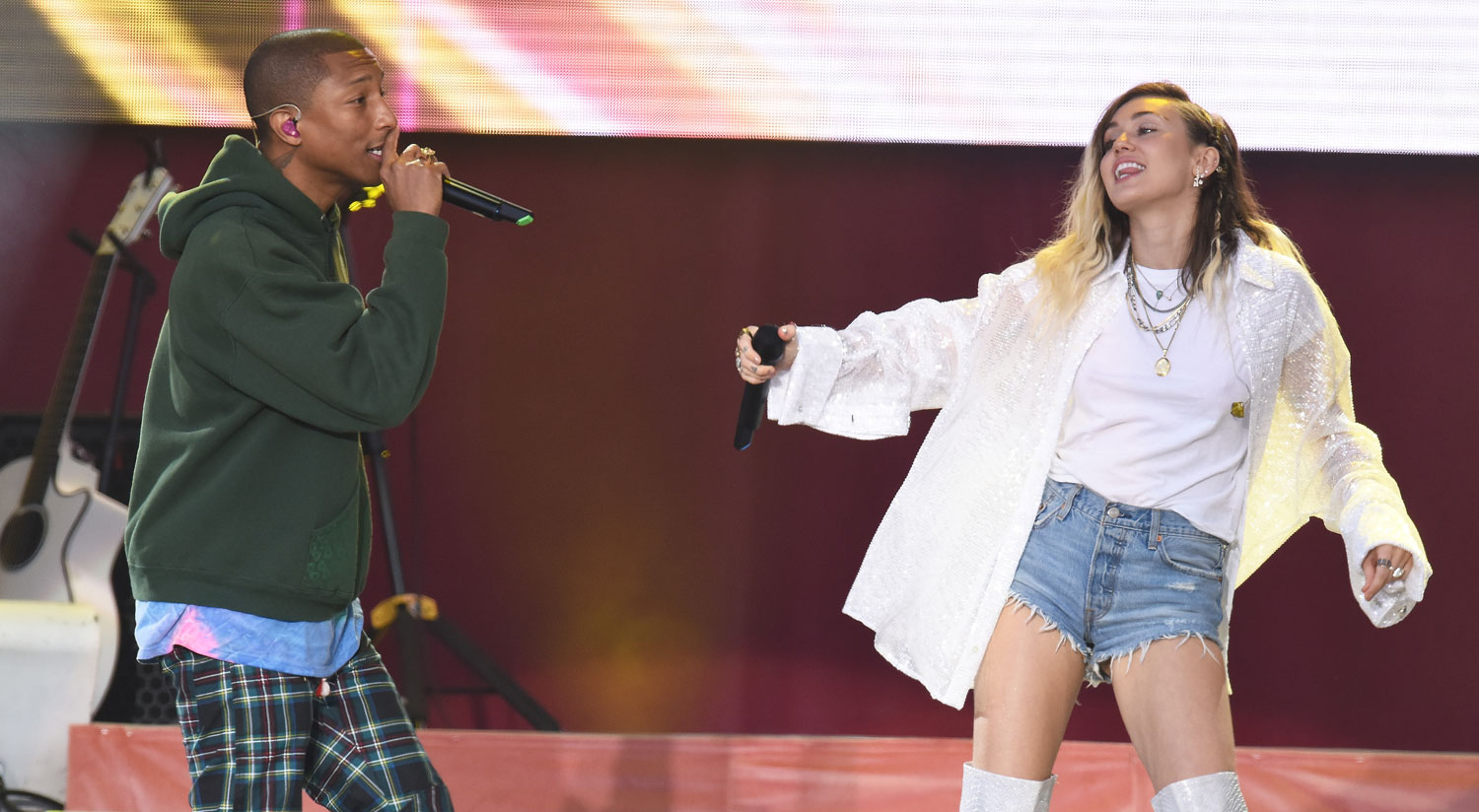 Pharrell Williams Sings ‘Happy’ Alongside Miley Cyrus (Video) | Miley ...