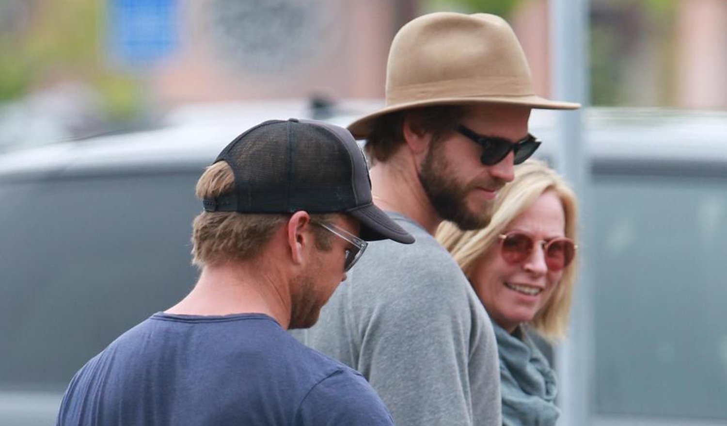 Liam Hemsworth Grabs Lunch With Luke & Parents (Whom Billy Ray Cyrus ...