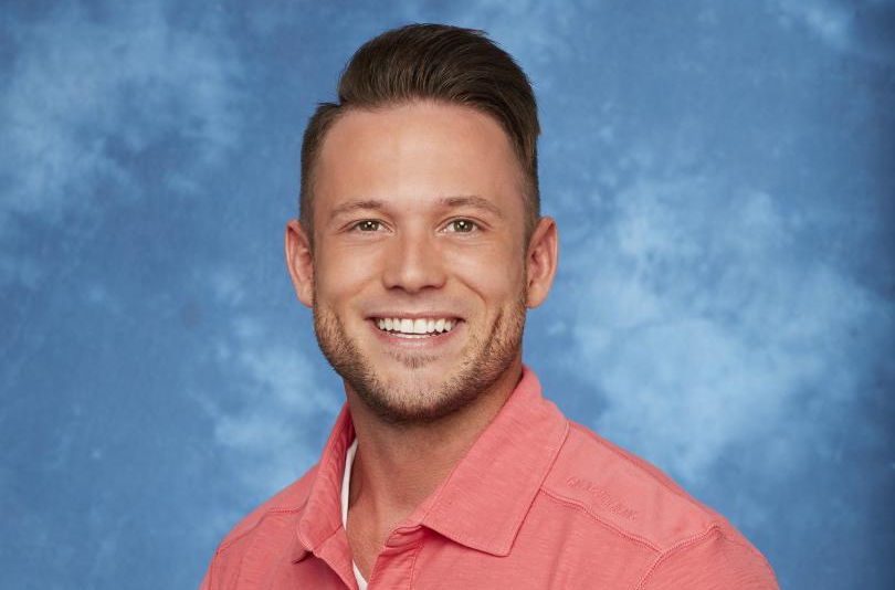 ‘Bachelorette’ Contestant Lee Garrett Under Fire for Offensive Tweets ...