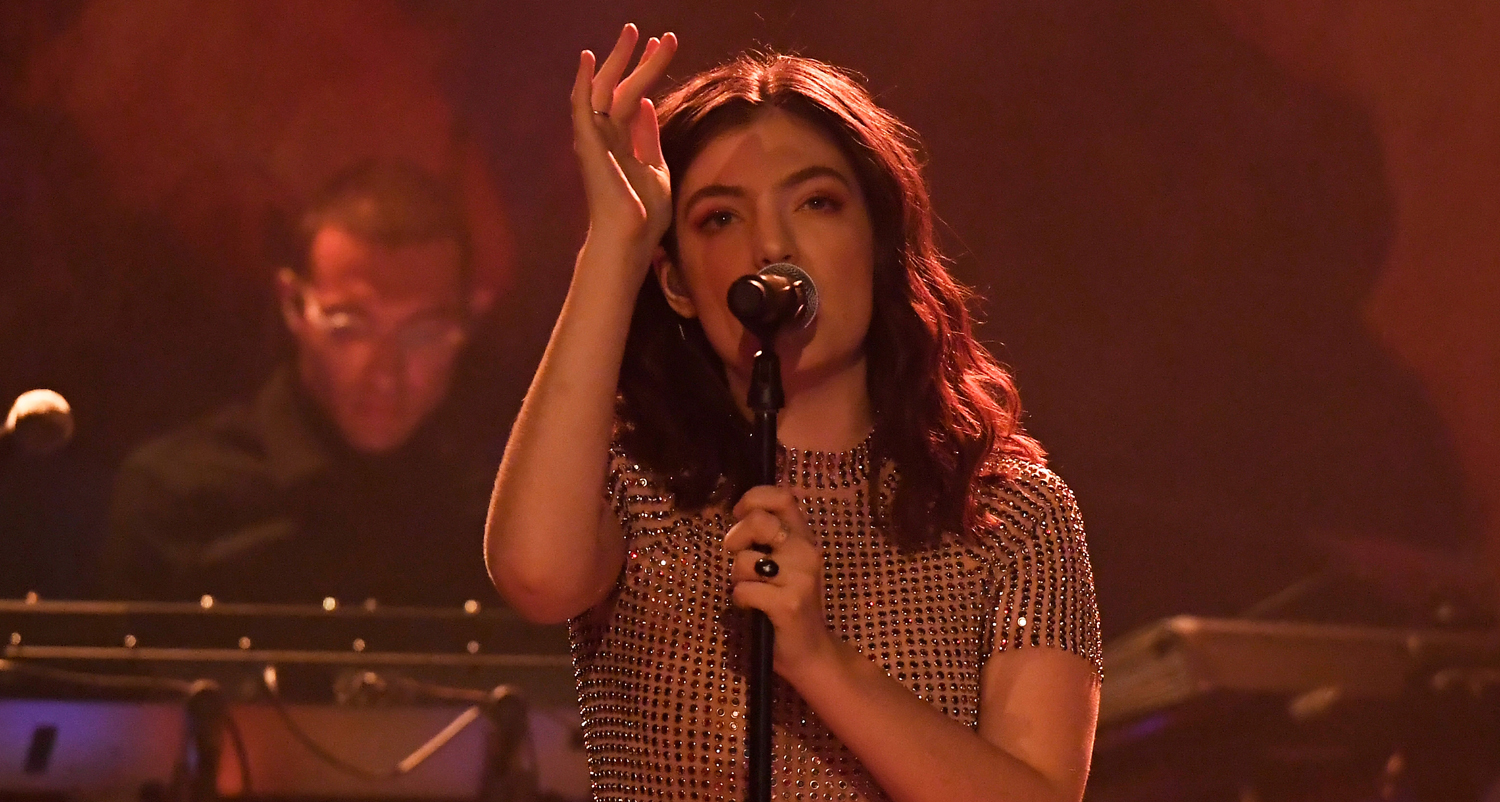 Lorde Plays Songs From ‘Melodrama’ at SiriusXM Show in NYC | Lorde ...