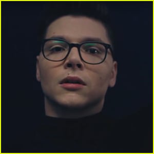 Kevin Garrett Freefalls in ‘Pulling Me Under’ Music Video – Watch ...