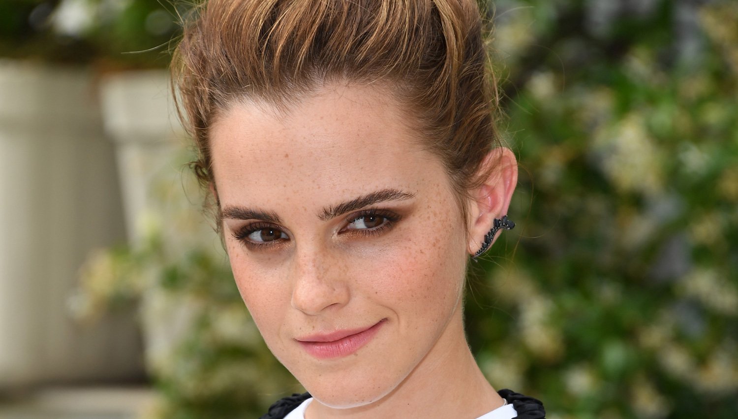Emma Watson Goes Skydiving Like a Pro – Watch Now! (Video) | Emma ...