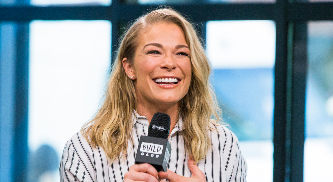 LeAnn Rimes Opens Up About Her Singing Role in ‘Logan Lucky’ – Watch ...