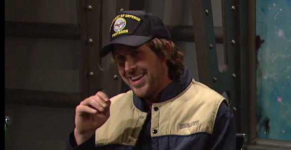 Ryan Gosling Breaks Character During Kate McKinnon’s Alien Abduction ...