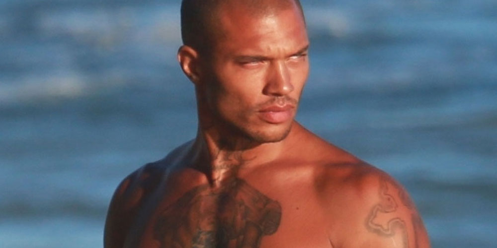 Jeremy Meeks Looks Hot While Posing Shirtless at the Beach | Jeremy ...