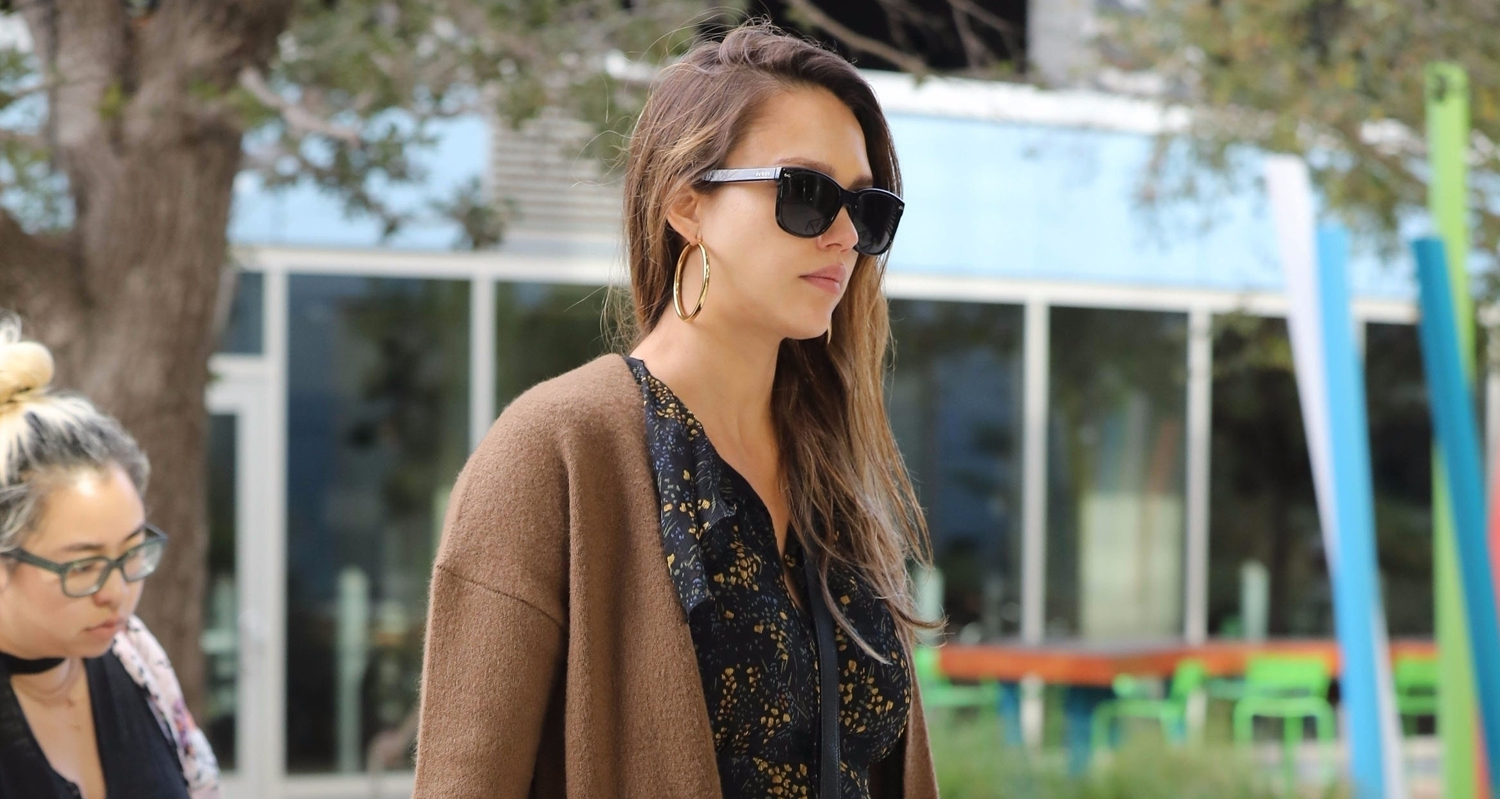 Pregnant Jessica Alba Flaunts Her Fall Style En Route to Work | Jessica ...