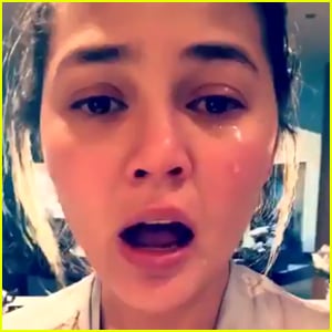 Chrissy Teigen Tearfully Apologizes For Missing Victoria’s Secret ...